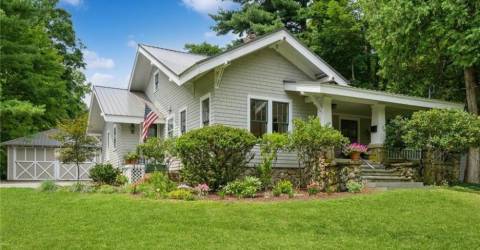 Stately historic home from 1925