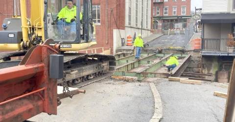 Bank St. Bridge drops into place