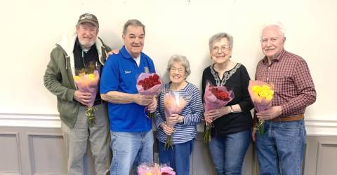 Warwick Rotary Club donates 850 roses to veterans, seniors