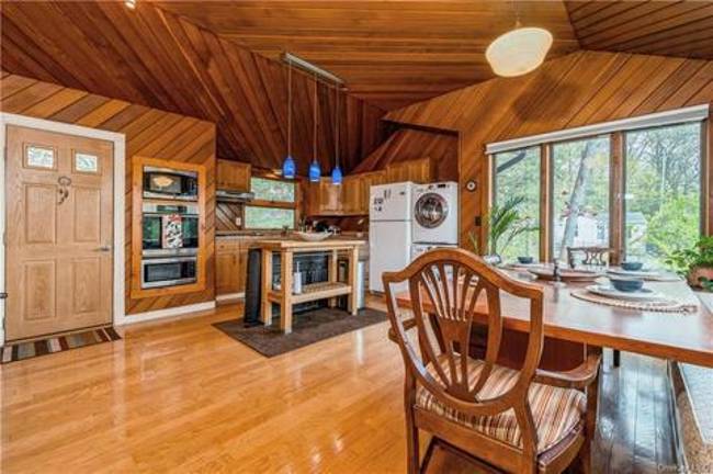 Mountain retreat on Deer Trail South