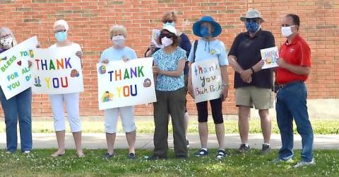 Volunteers help deliver Backpack Snack Attack meals during coronavirus ...